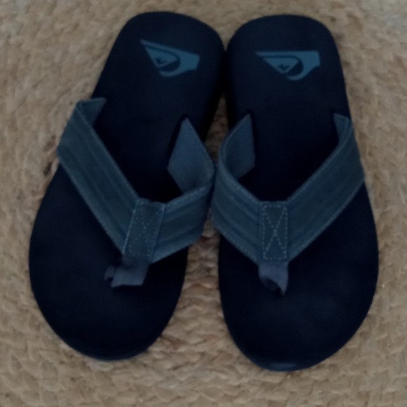 Quiksilver | Shoes | Quicksilver Black Flip Flops 6 Boys | Poshmark